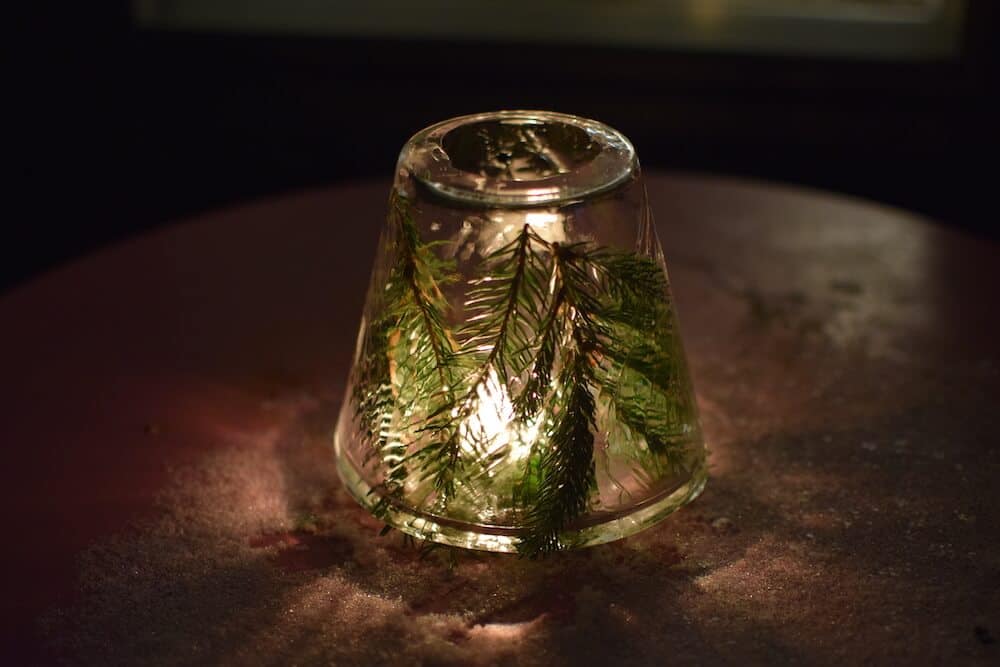 Make an ice lantern